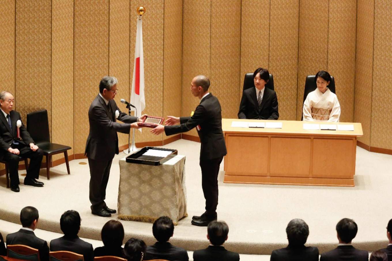 Professor Naoki Masuda wins JSPS Prize - Department of Mathematics ...